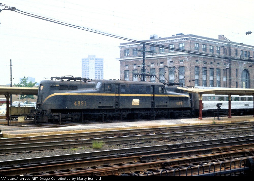 PC GG1 4891 Wth Train #143, The Charter Oak